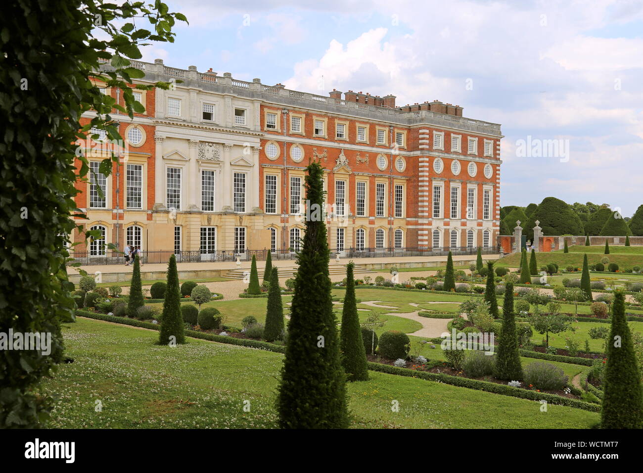 Privy garden hampton court palace hi-res stock photography and images ...
