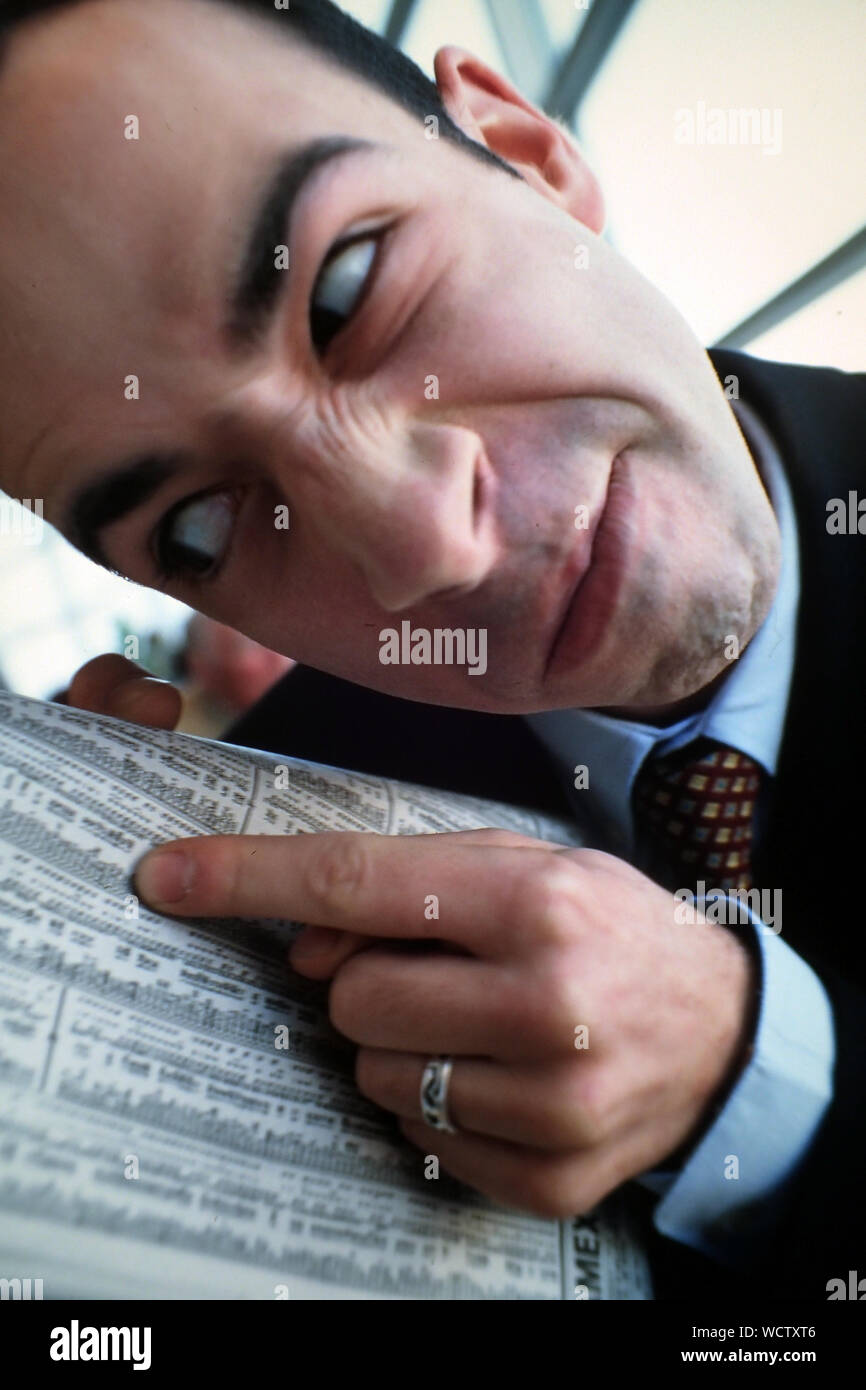 Newspaper men pointing hi-res stock photography and images - Alamy