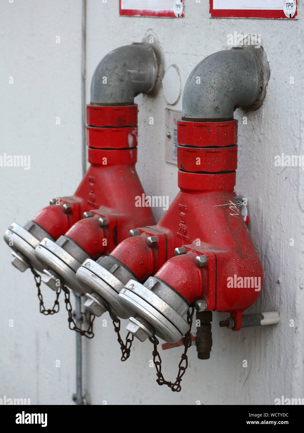 Fire hydrant on wall hi-res stock photography and images - Alamy