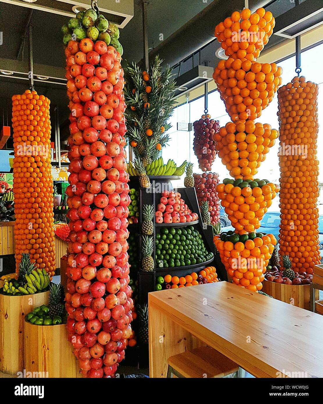 Store with fruits hi-res stock photography and images - Alamy