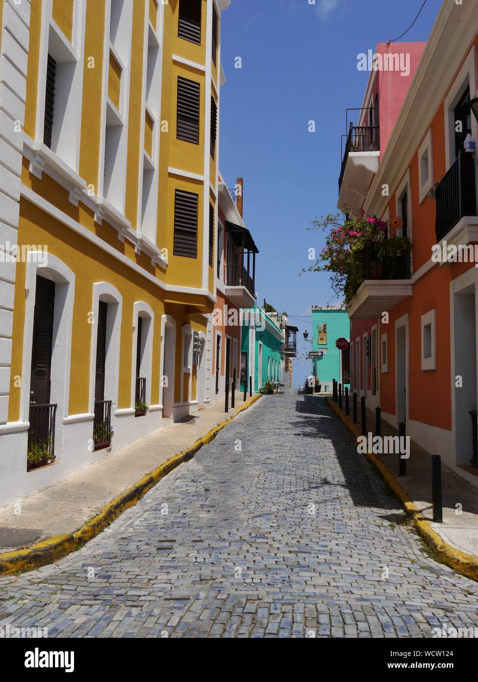 Both sides of street hi-res stock photography and images - Alamy