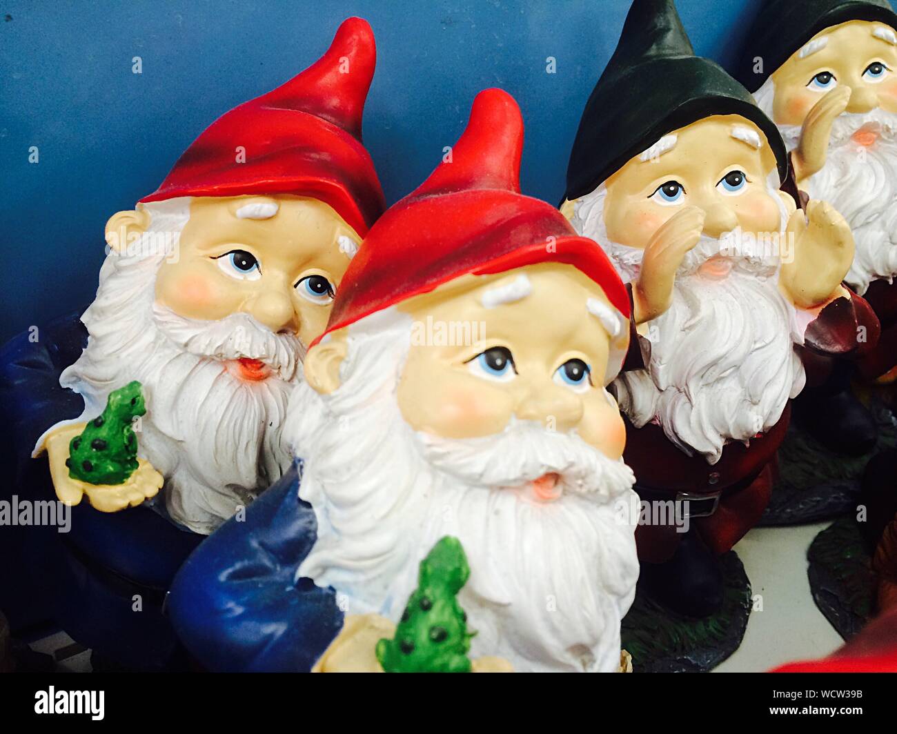 Gnome statues hi-res stock photography and images - Alamy