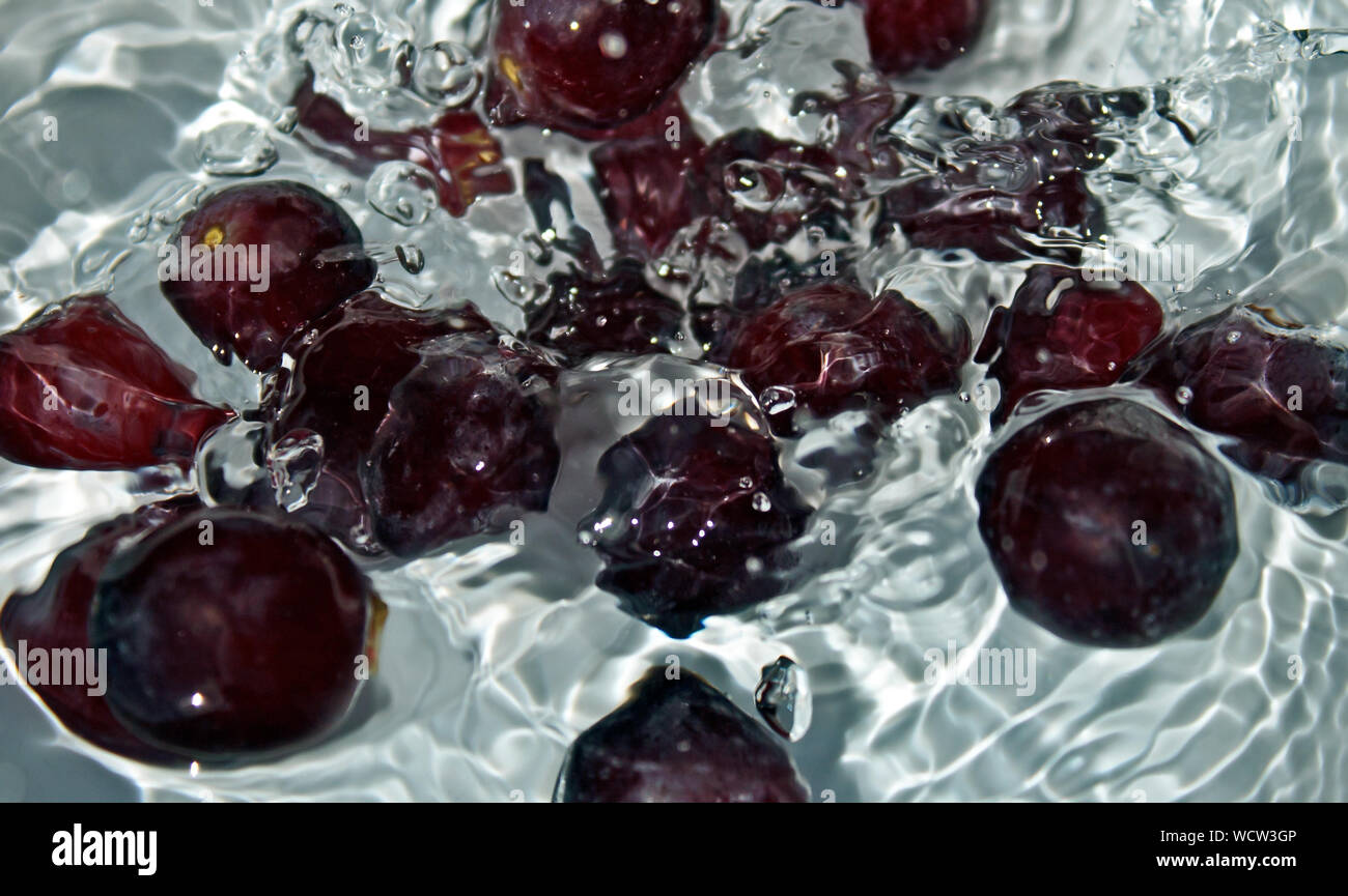 Grapes in water hi-res stock photography and images - Alamy
