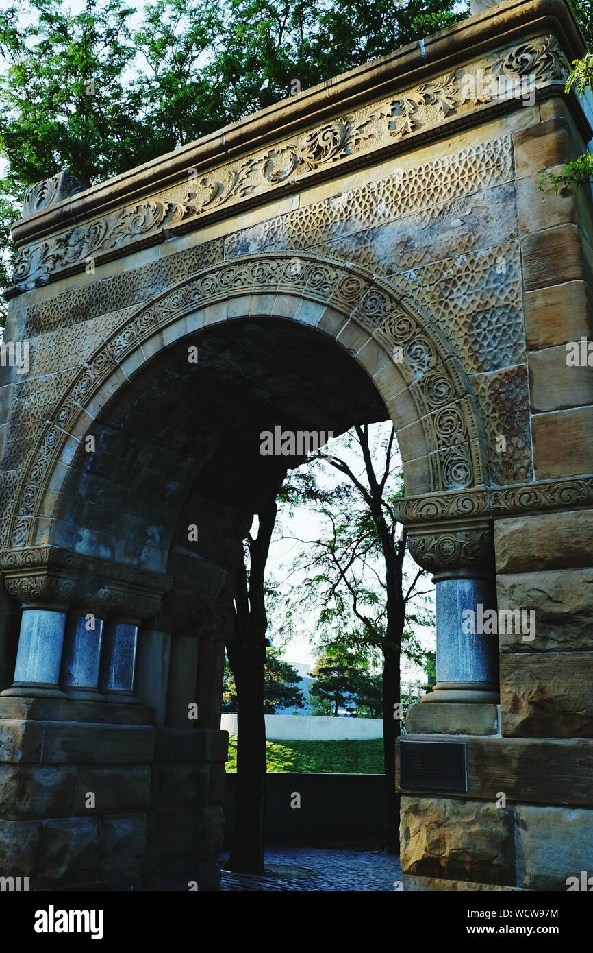 Central arch hi-res stock photography and images - Alamy