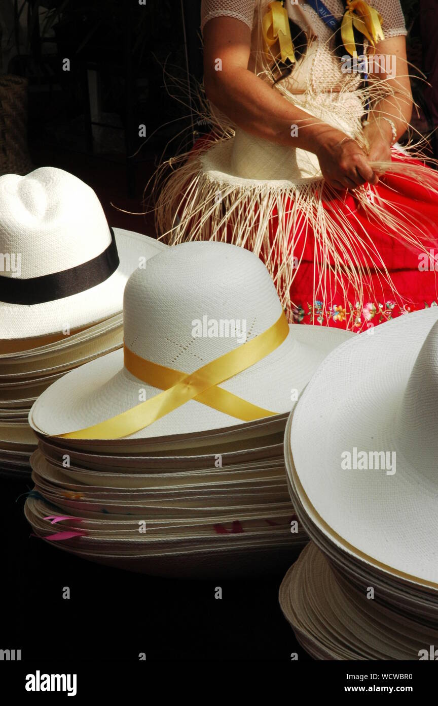 Large sun hats hi-res stock photography and images - Alamy