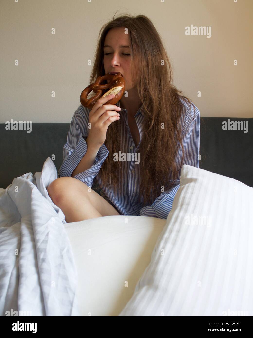 Woman eating pretzel hi-res stock photography and images - Alamy