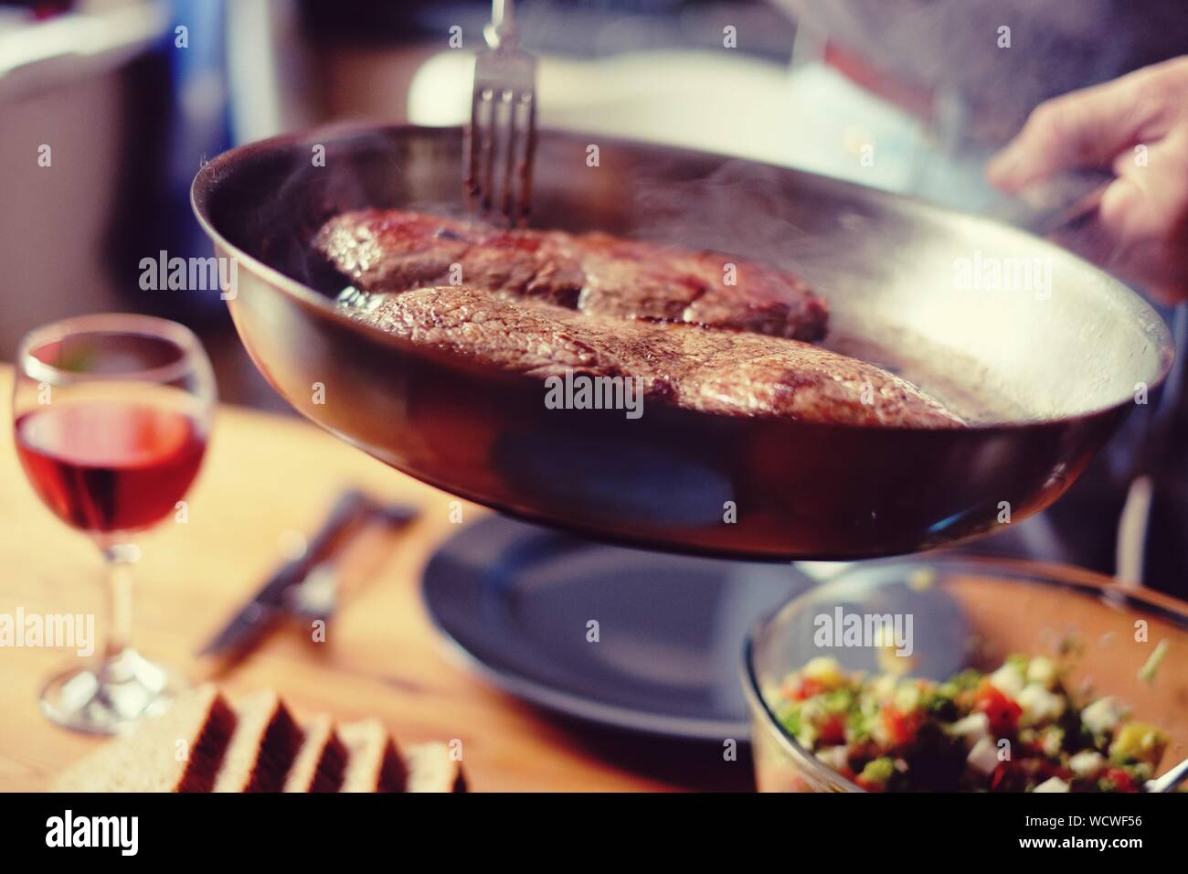 Serving food and drinks hi-res stock photography and images - Alamy
