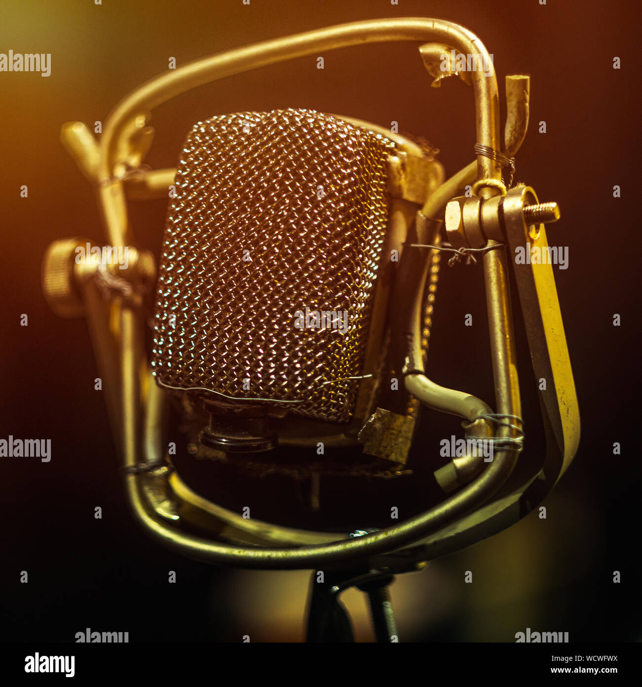 Gold microphone stand hi-res stock photography and images - Alamy