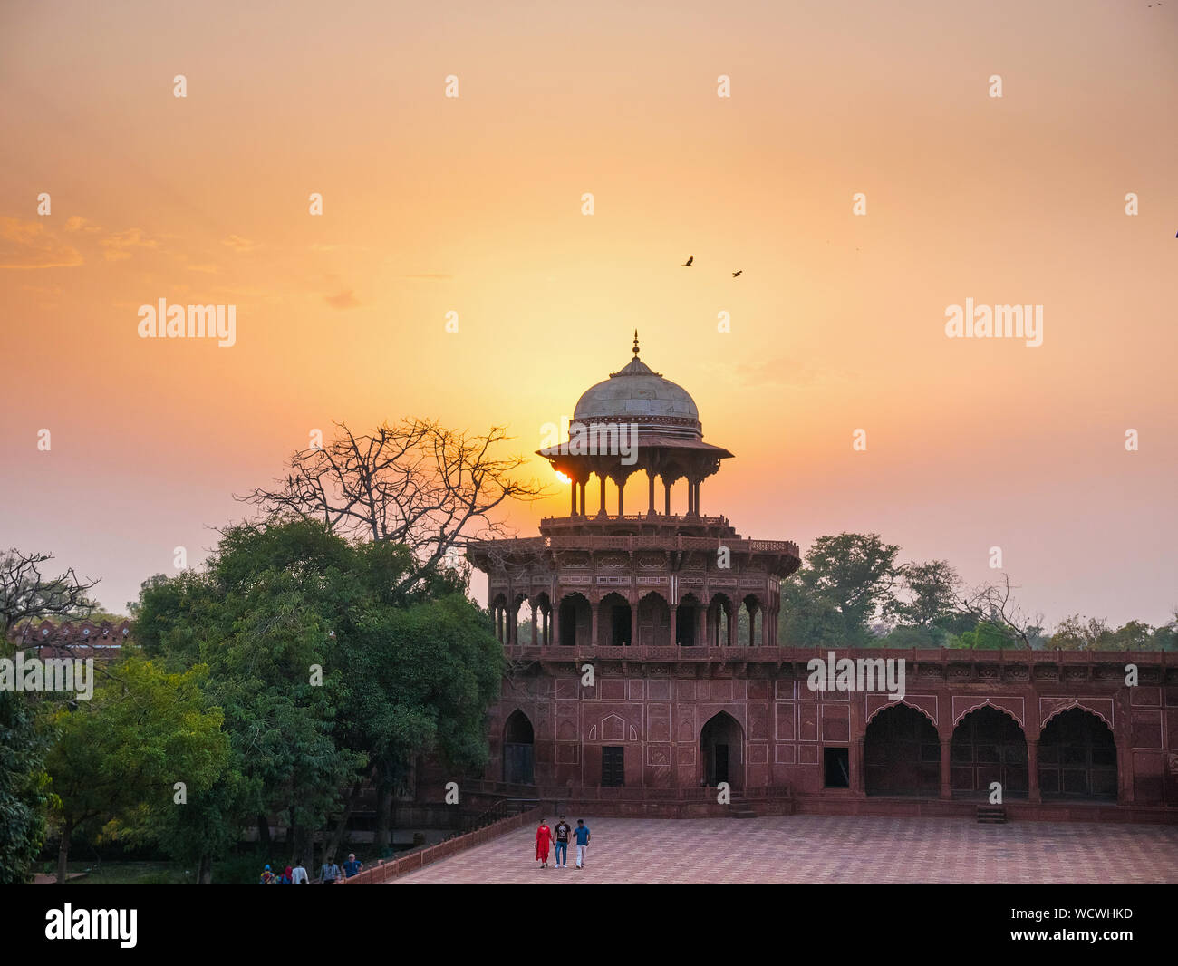 The western mosque, facing the Taj Mahal, Agra, Uttar Pradesh, India ...