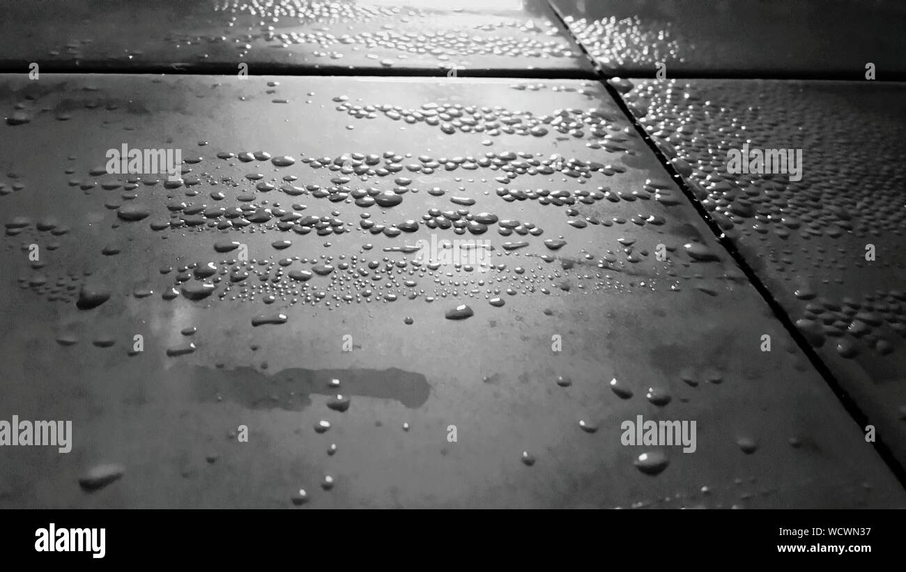 Drop tile hi-res stock photography and images - Alamy