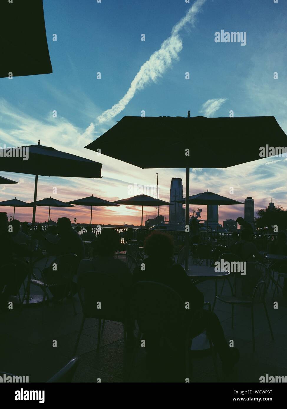 Cafe sunset hi-res stock photography and images - Alamy