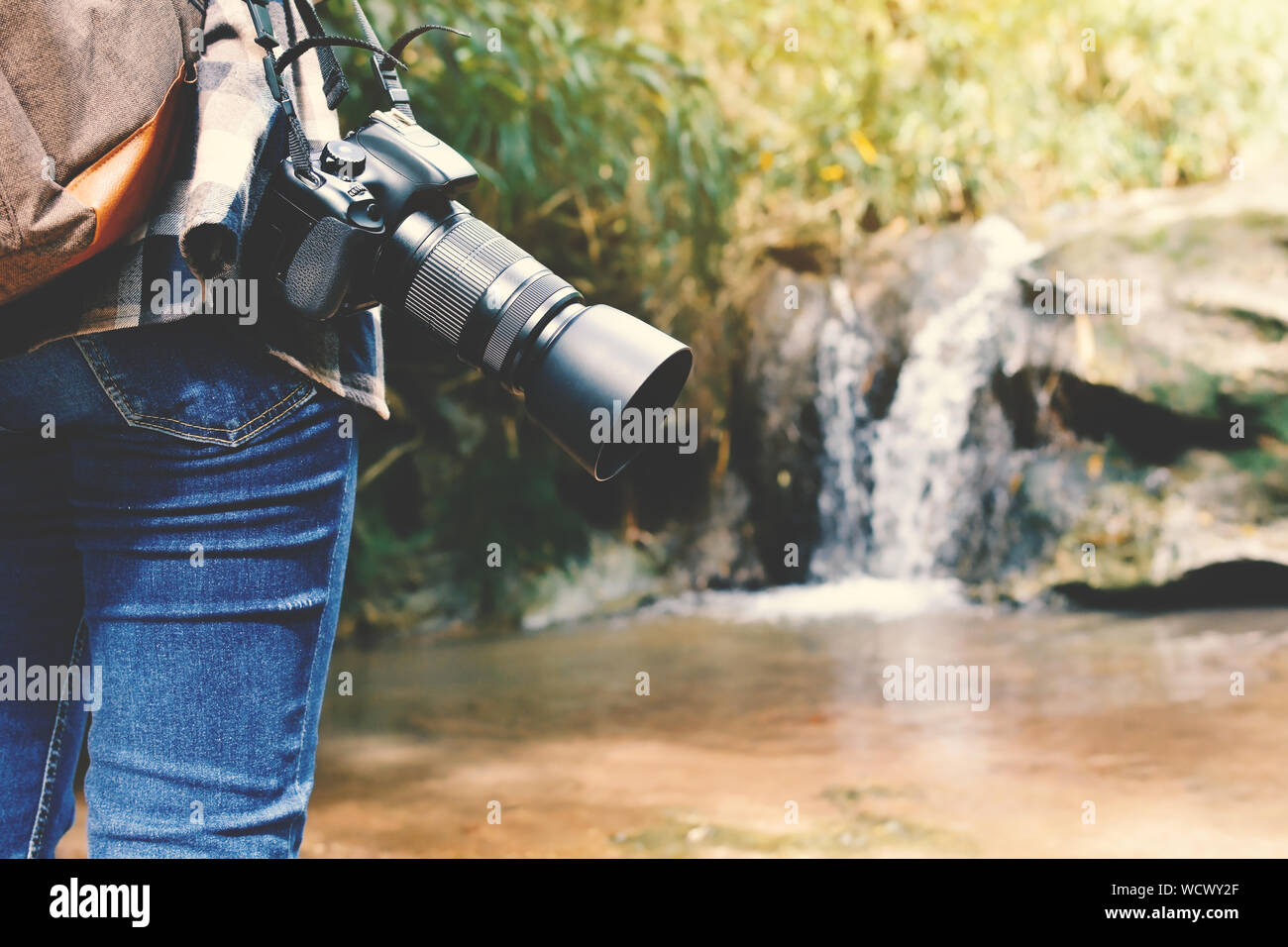 Man and camera hi-res stock photography and images - Alamy
