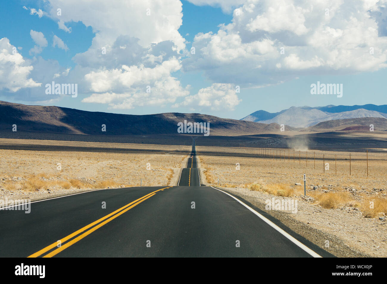 Empty desert hi-res stock photography and images - Alamy