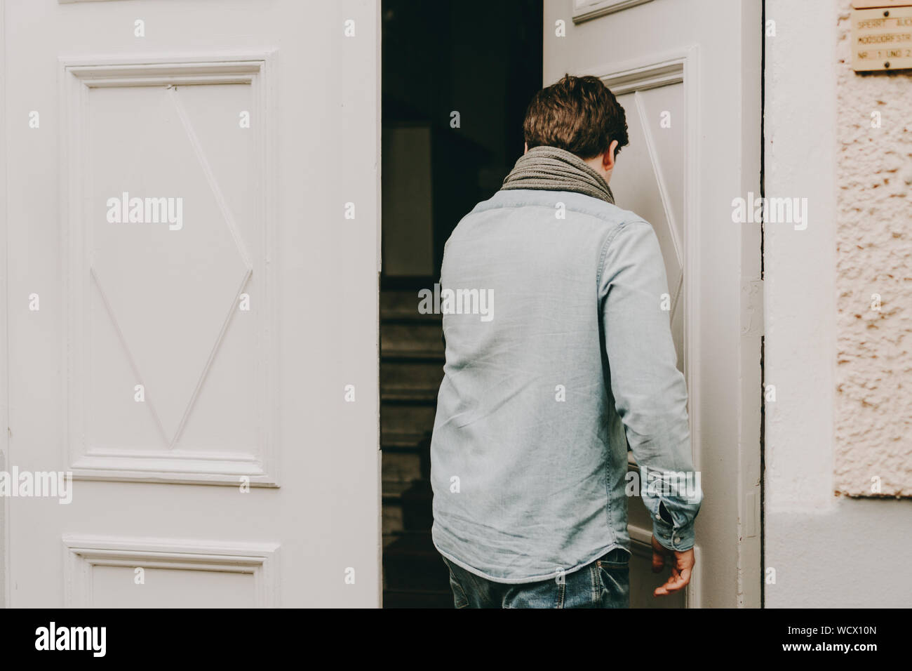Man entering house hi-res stock photography and images - Alamy