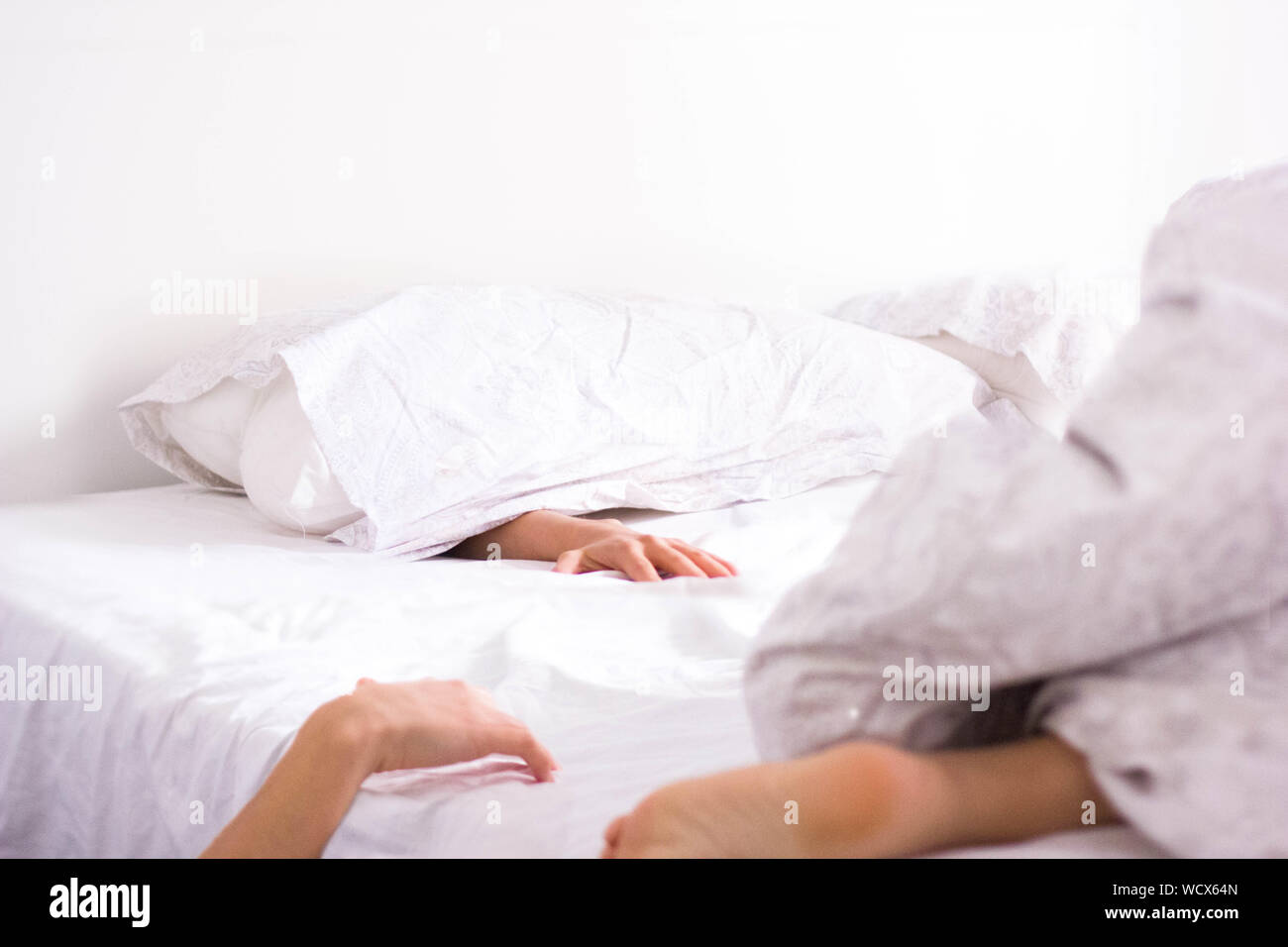Three people in bed hi-res stock photography and images - Alamy