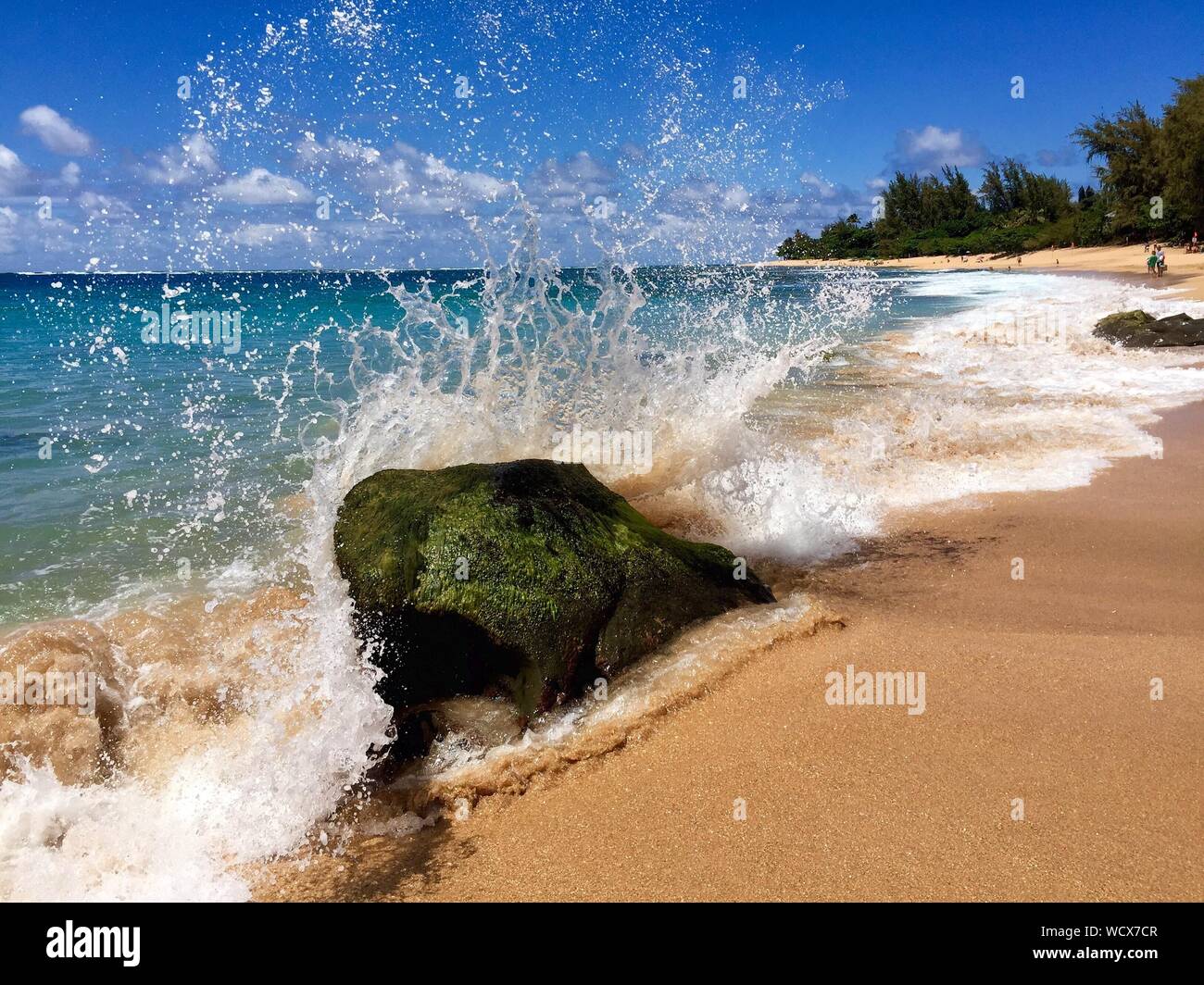 Splashing against rock hi-res stock photography and images - Alamy
