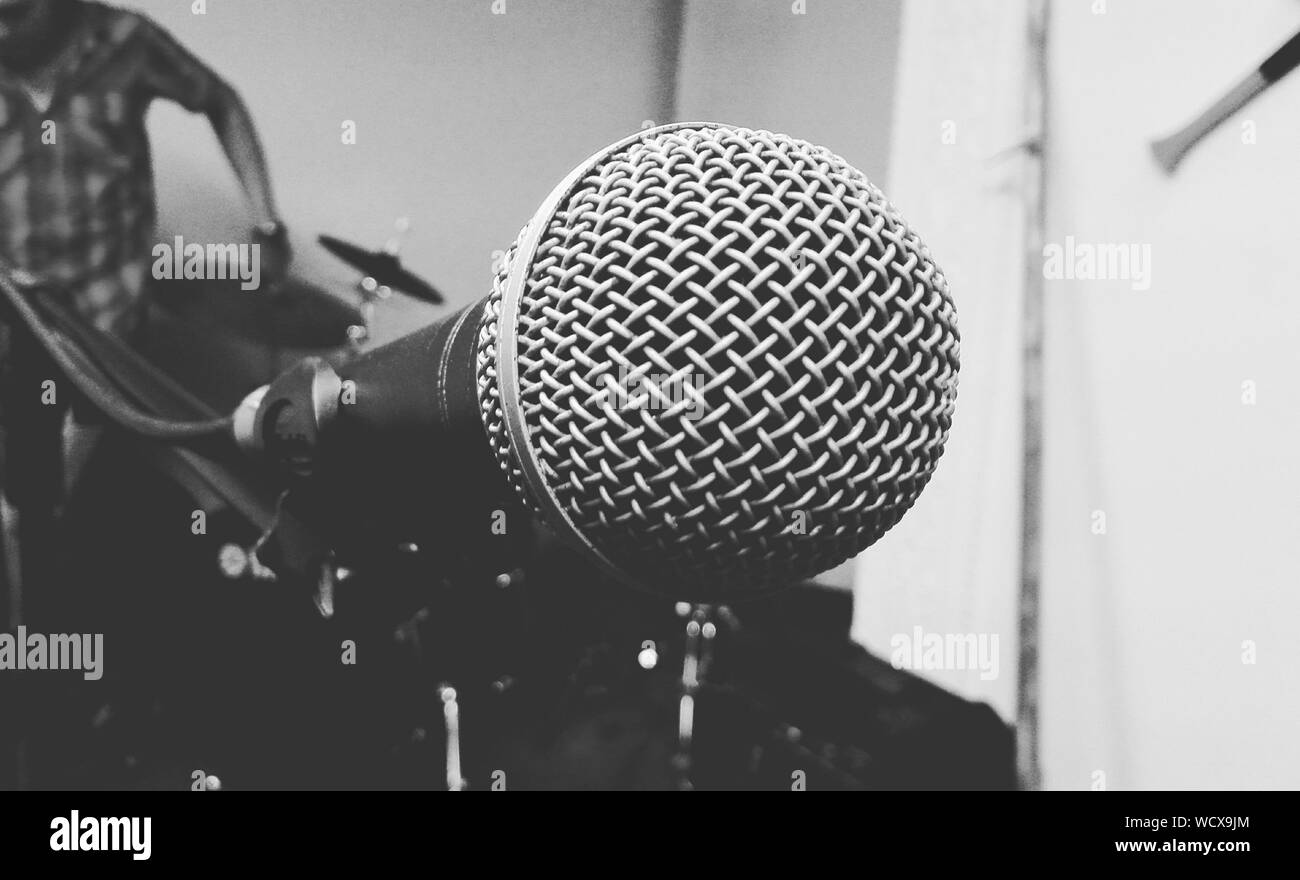 Micro microphone hi-res stock photography and images - Alamy