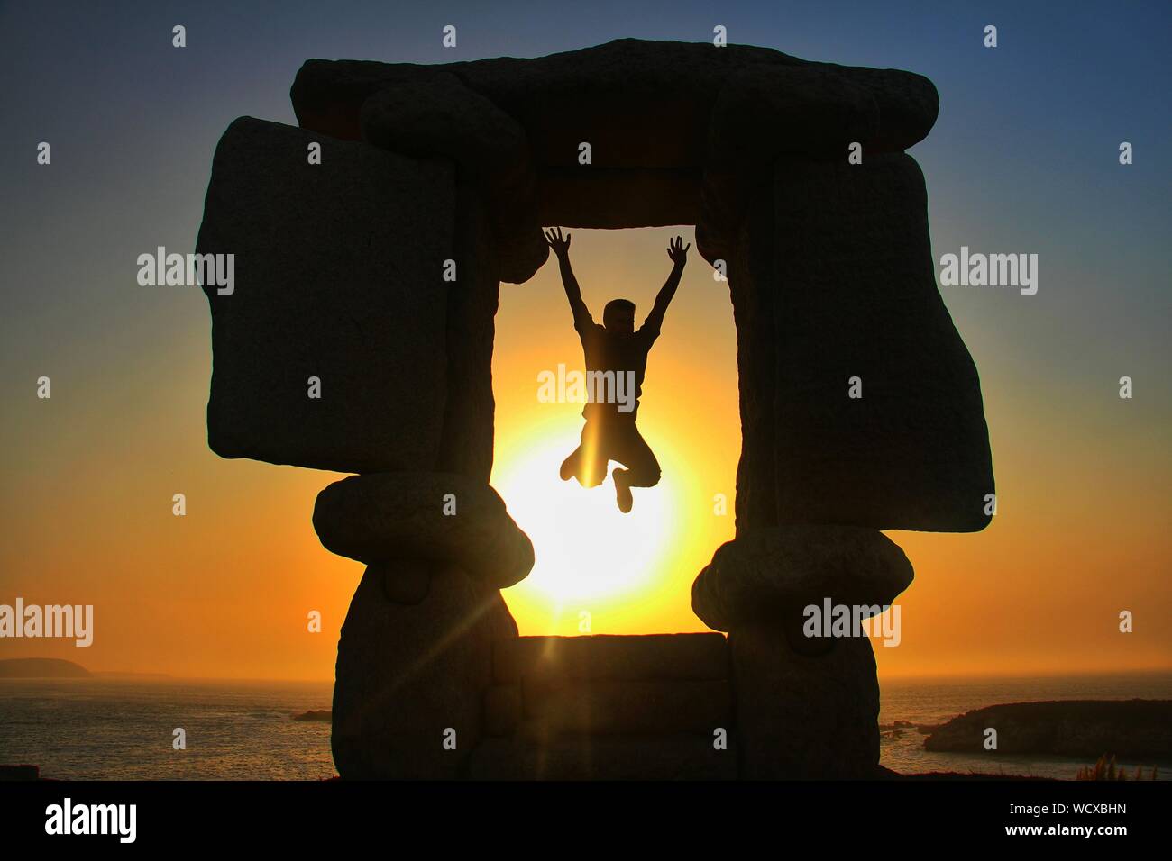 Man jumping in mid air sun hi-res stock photography and images - Alamy