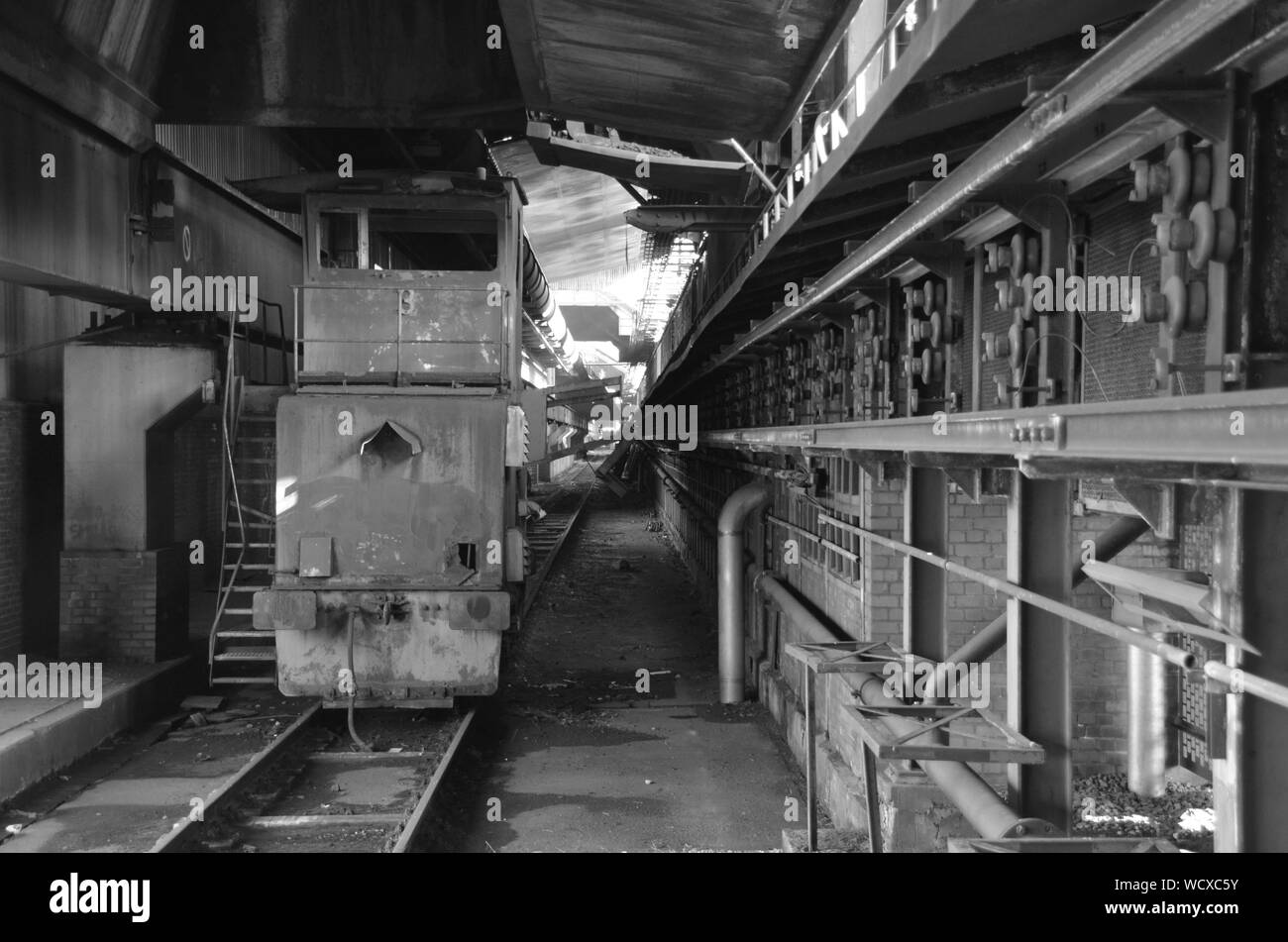 Empty factory hi-res stock photography and images - Alamy