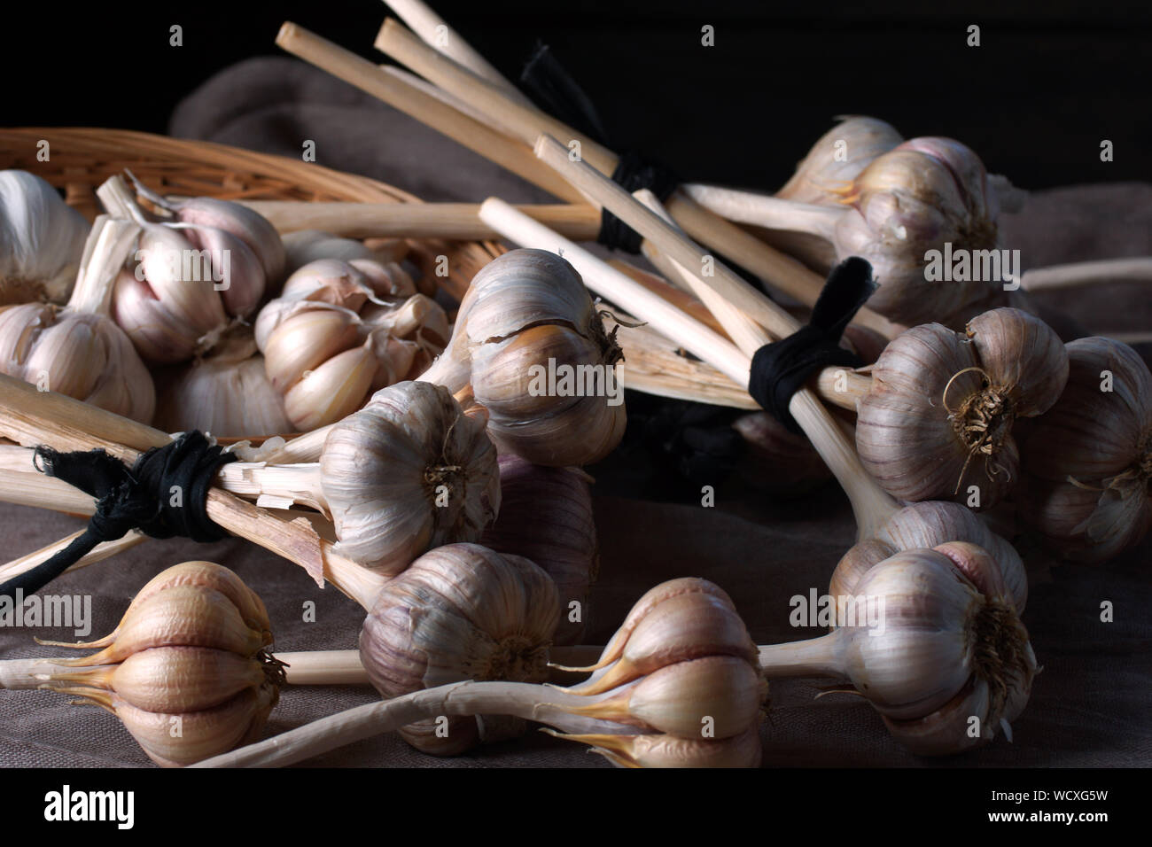 Garlic cooking natural hi-res stock photography and images - Alamy
