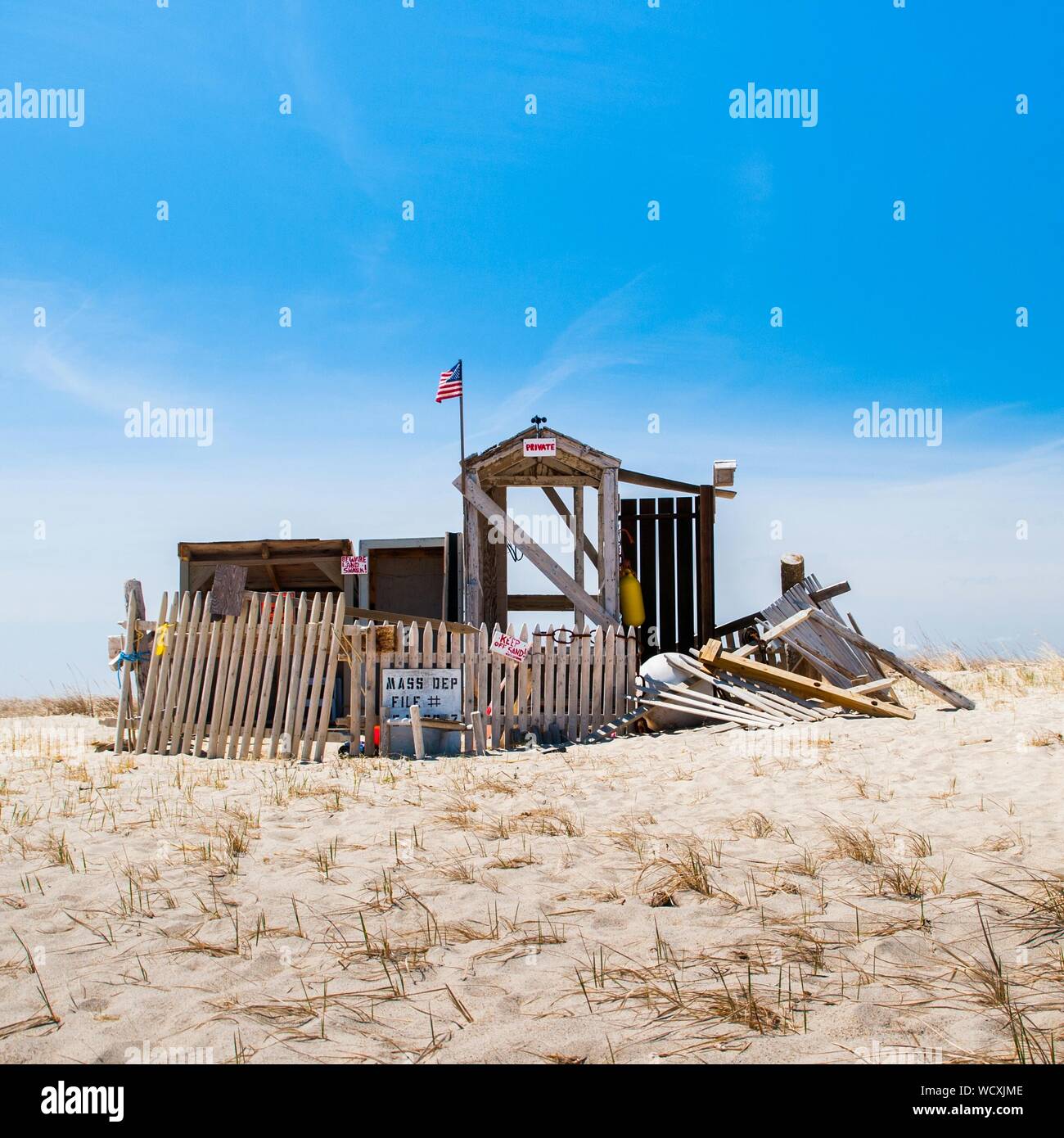 Sand shack hi-res stock photography and images - Alamy