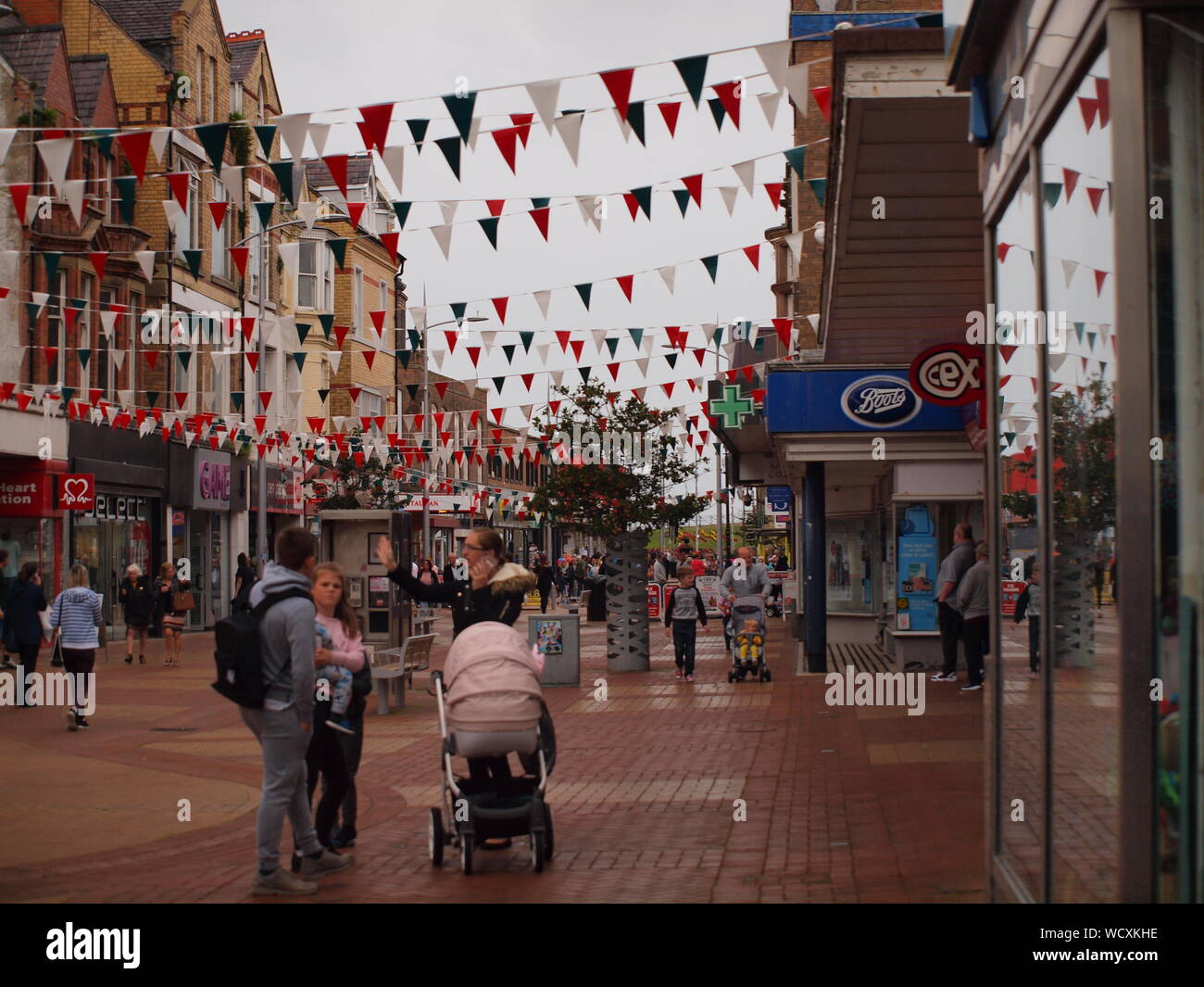High street rhyl hi-res stock photography and images - Alamy