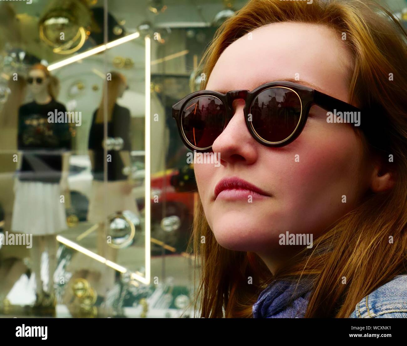 Sunglasses display window hi-res stock photography and images - Alamy