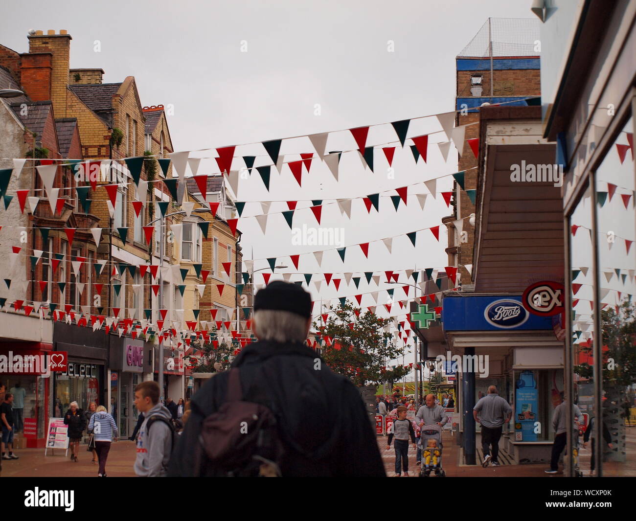 High street rhyl hi-res stock photography and images - Alamy