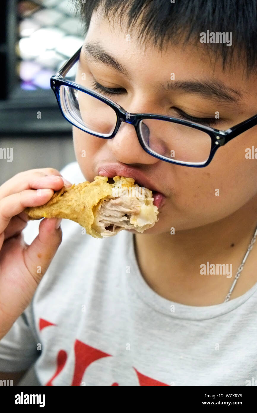Chicken eating hi-res stock photography and images - Alamy