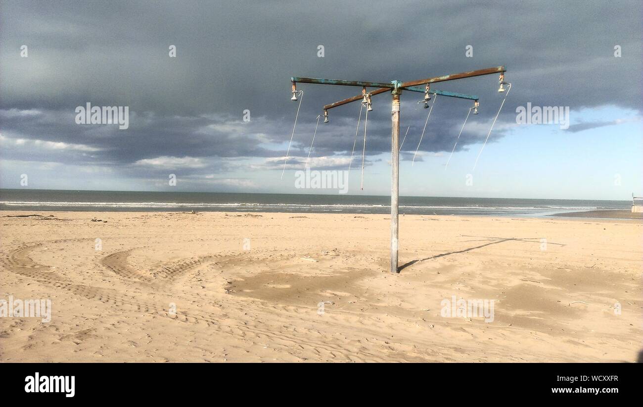 Shower on beach hi-res stock photography and images - Alamy