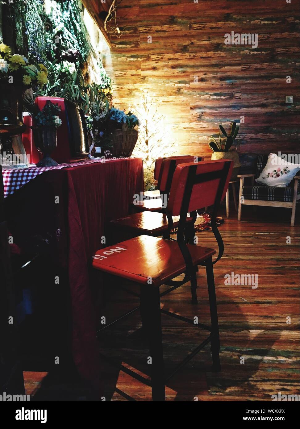 Empty chair christmas hi-res stock photography and images - Alamy