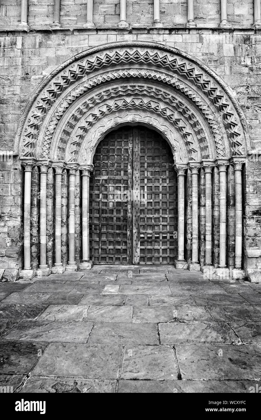 Abbey door hi-res stock photography and images - Alamy