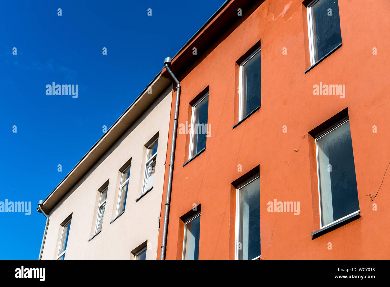 Blue and orange modern building hi-res stock photography and images - Alamy
