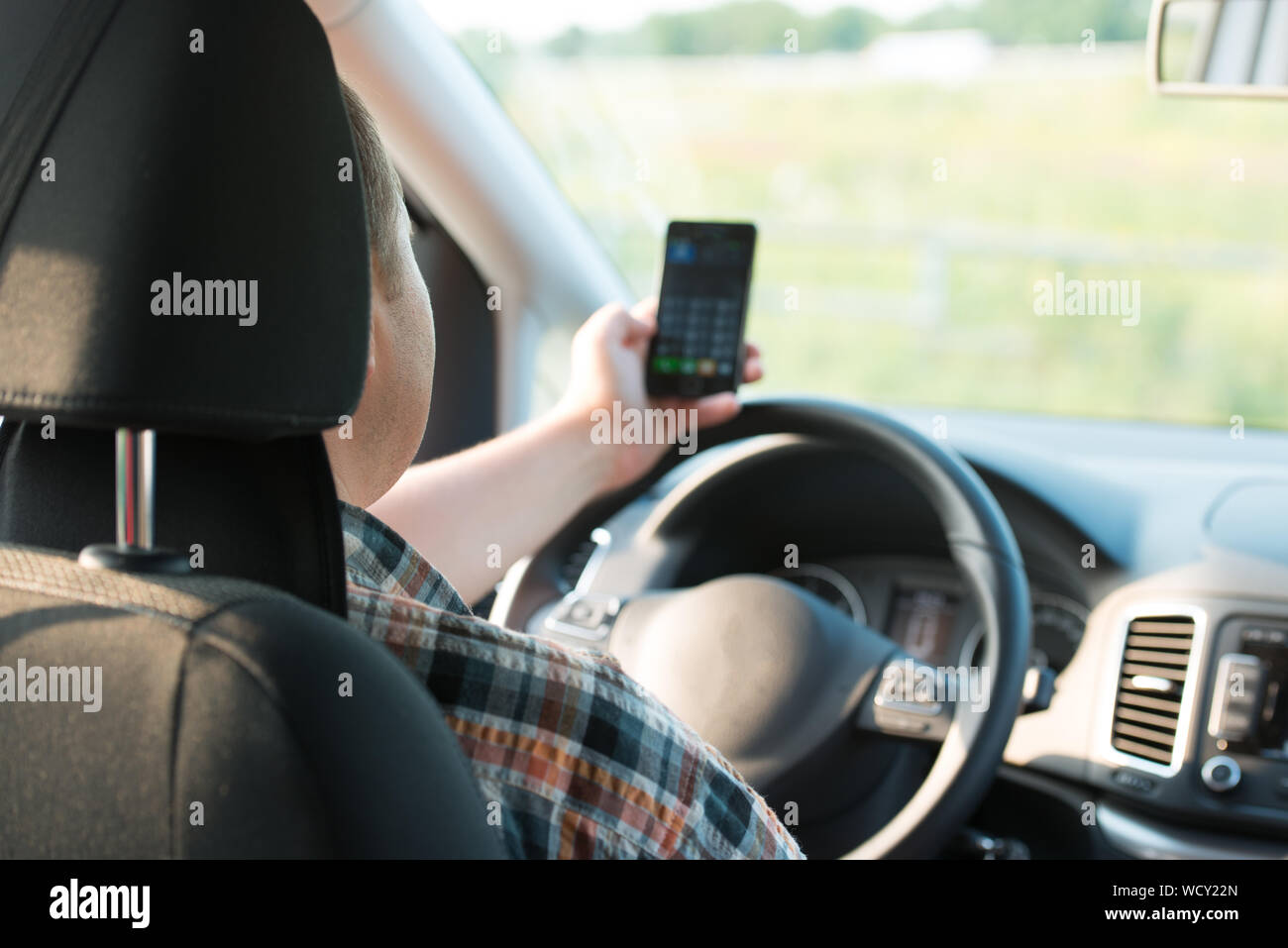 Phone driving hi-res stock photography and images - Alamy