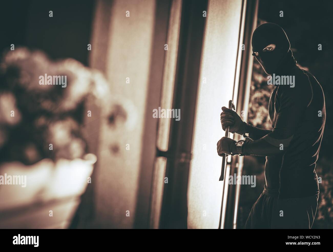 Crowbar tool hi-res stock photography and images - Alamy