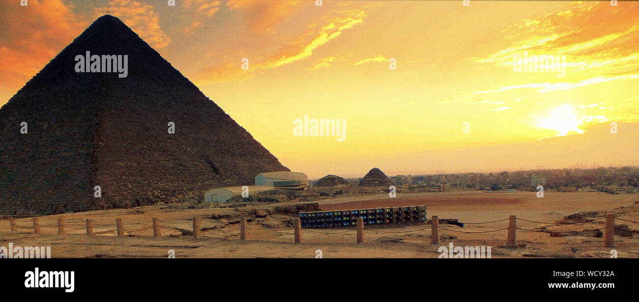 Pyramid sunset hi-res stock photography and images - Alamy
