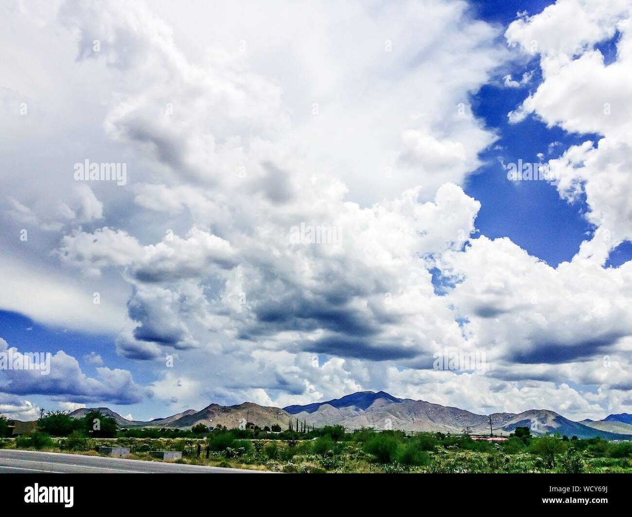 Clouds and landscape hi-res stock photography and images - Alamy