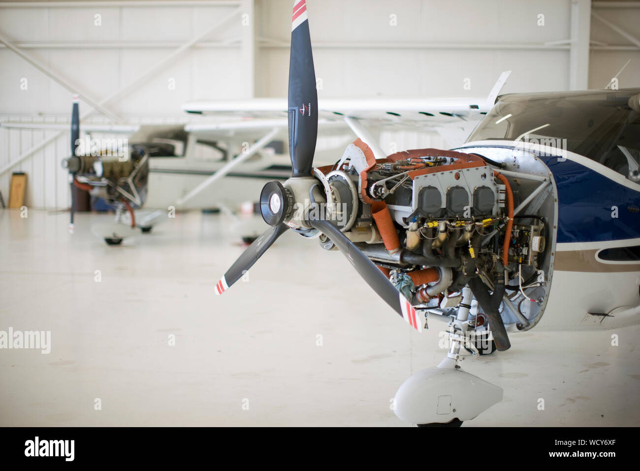 Engine of a Cessna inside a hanger Stock Photo - Alamy