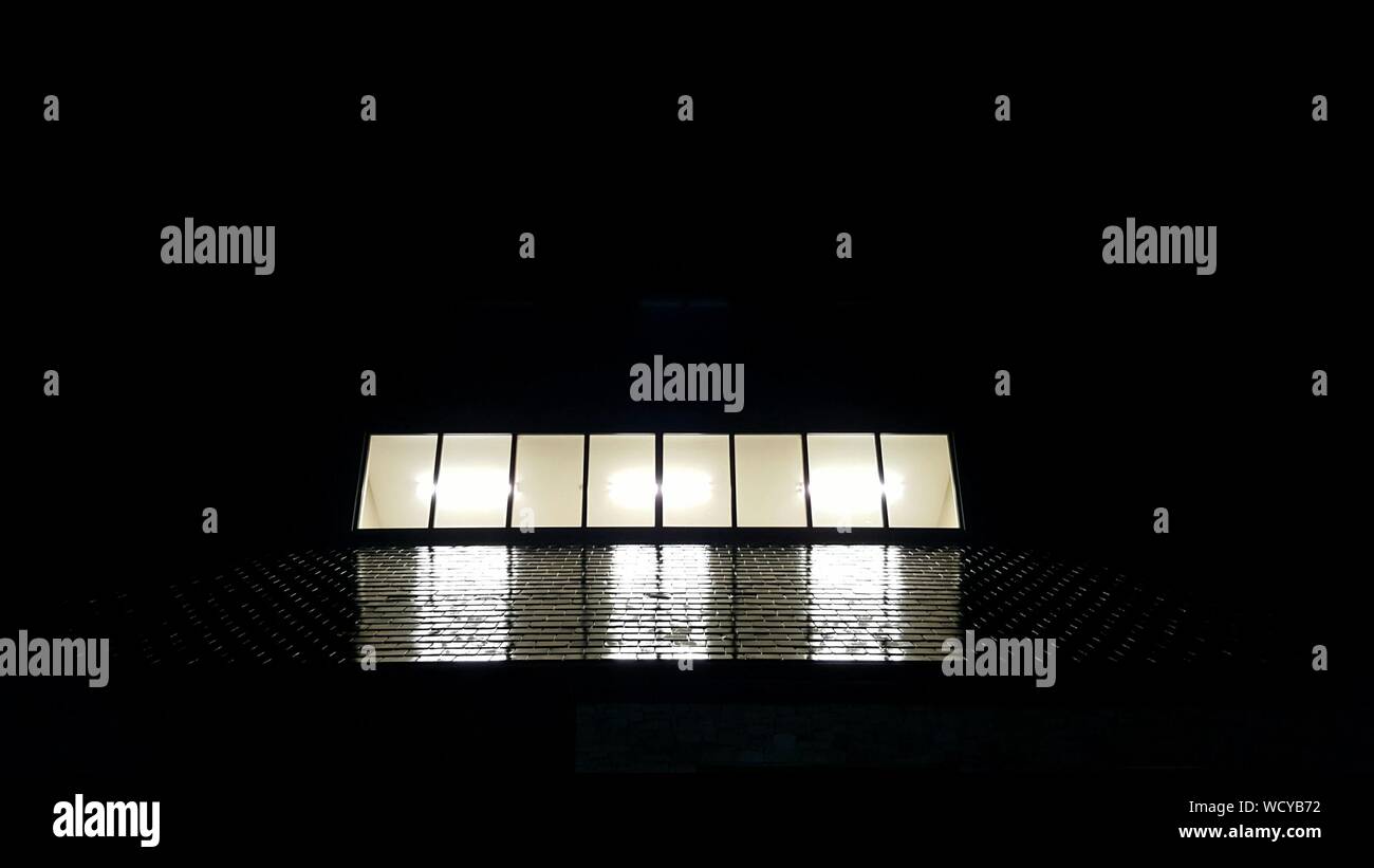 House roof at night hi-res stock photography and images - Alamy