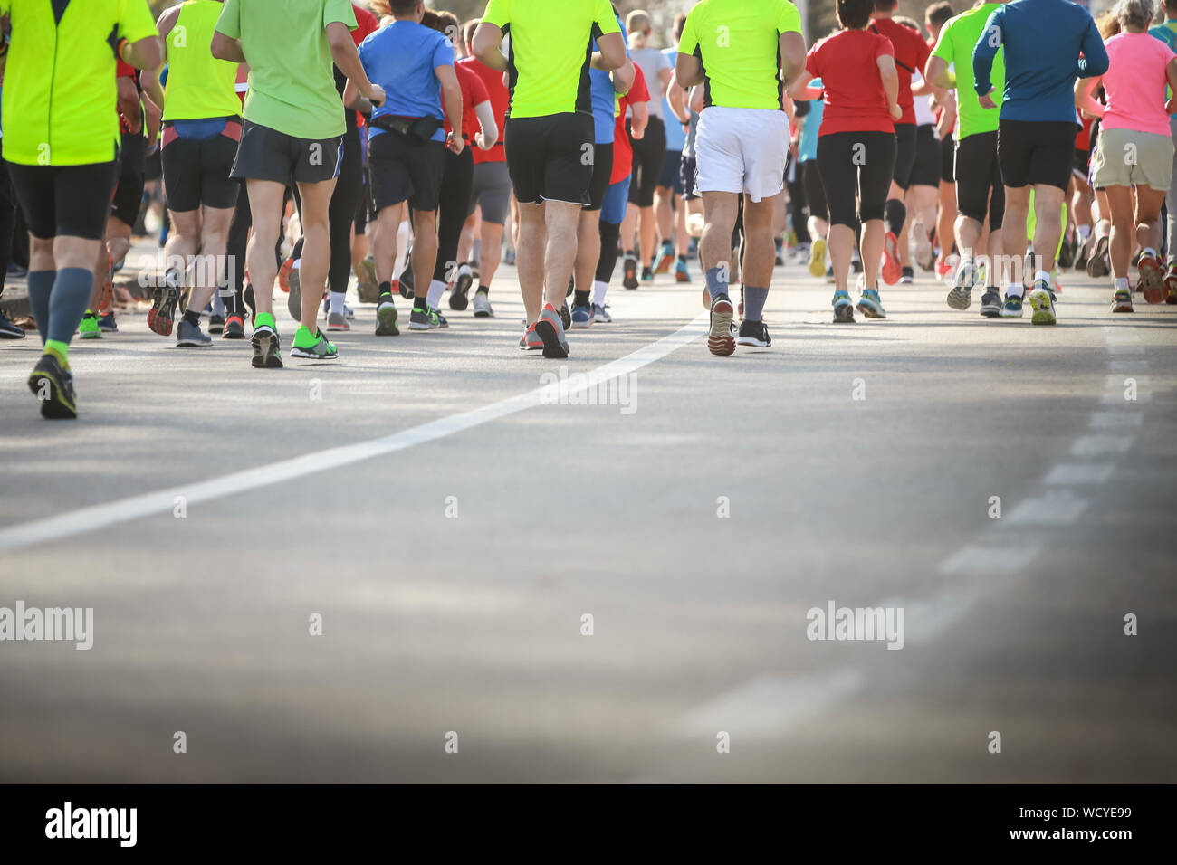 Crowd of runners rear view hi-res stock photography and images - Alamy