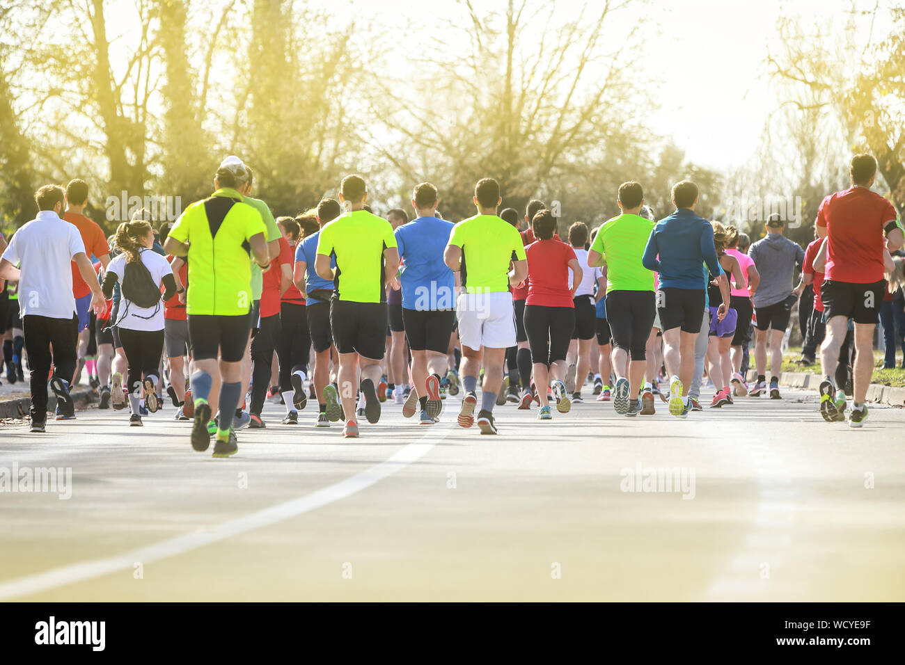 Crowd of runners rear view hi-res stock photography and images - Alamy