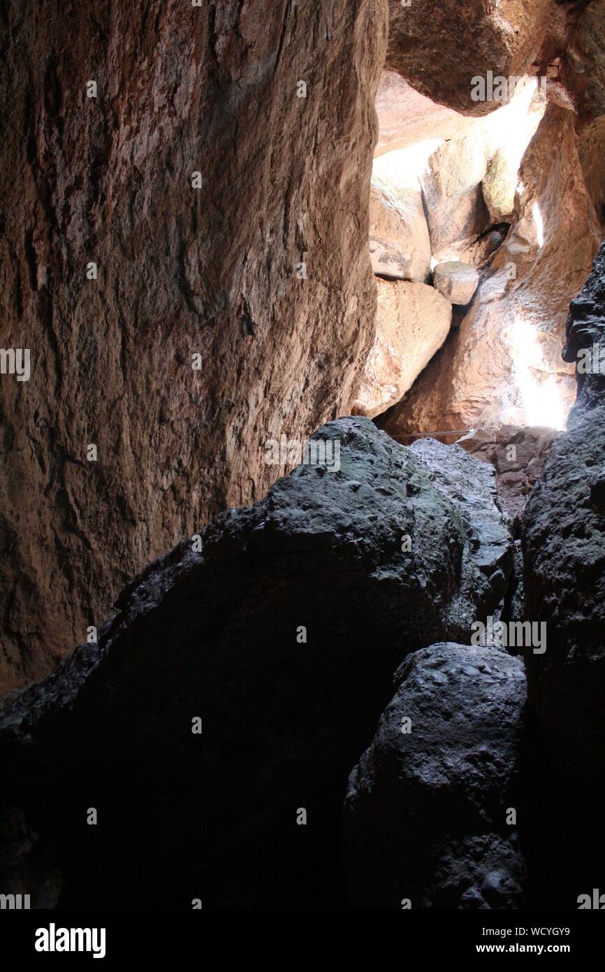 Cave entry hi-res stock photography and images - Alamy