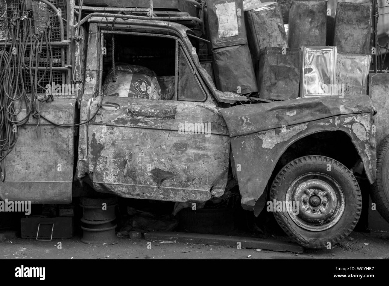 Abandoned Semi-truck At Junkyard Stock Photo - Alamy