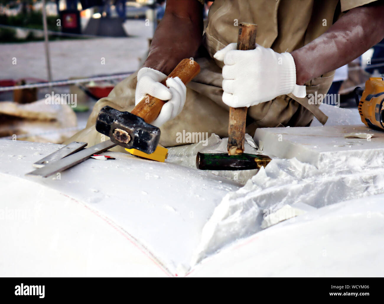 Men carving marble hi-res stock photography and images - Alamy
