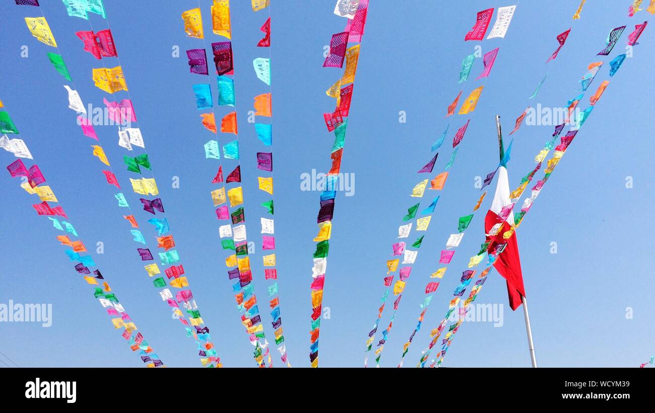 Flags on rope hi-res stock photography and images - Alamy