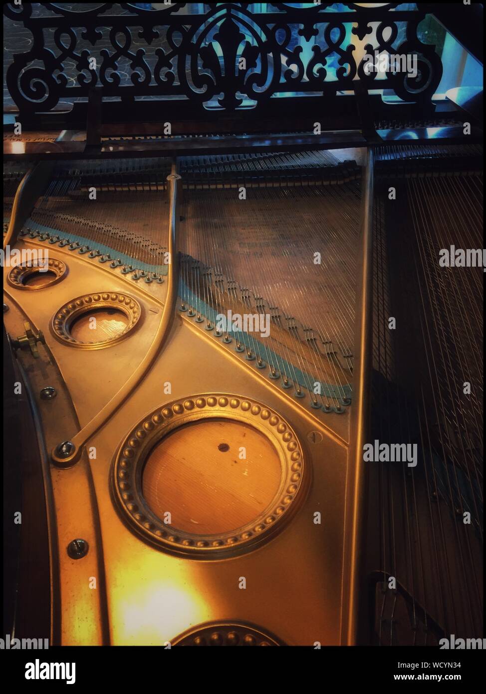 High angle view grand piano hi-res stock photography and images - Alamy