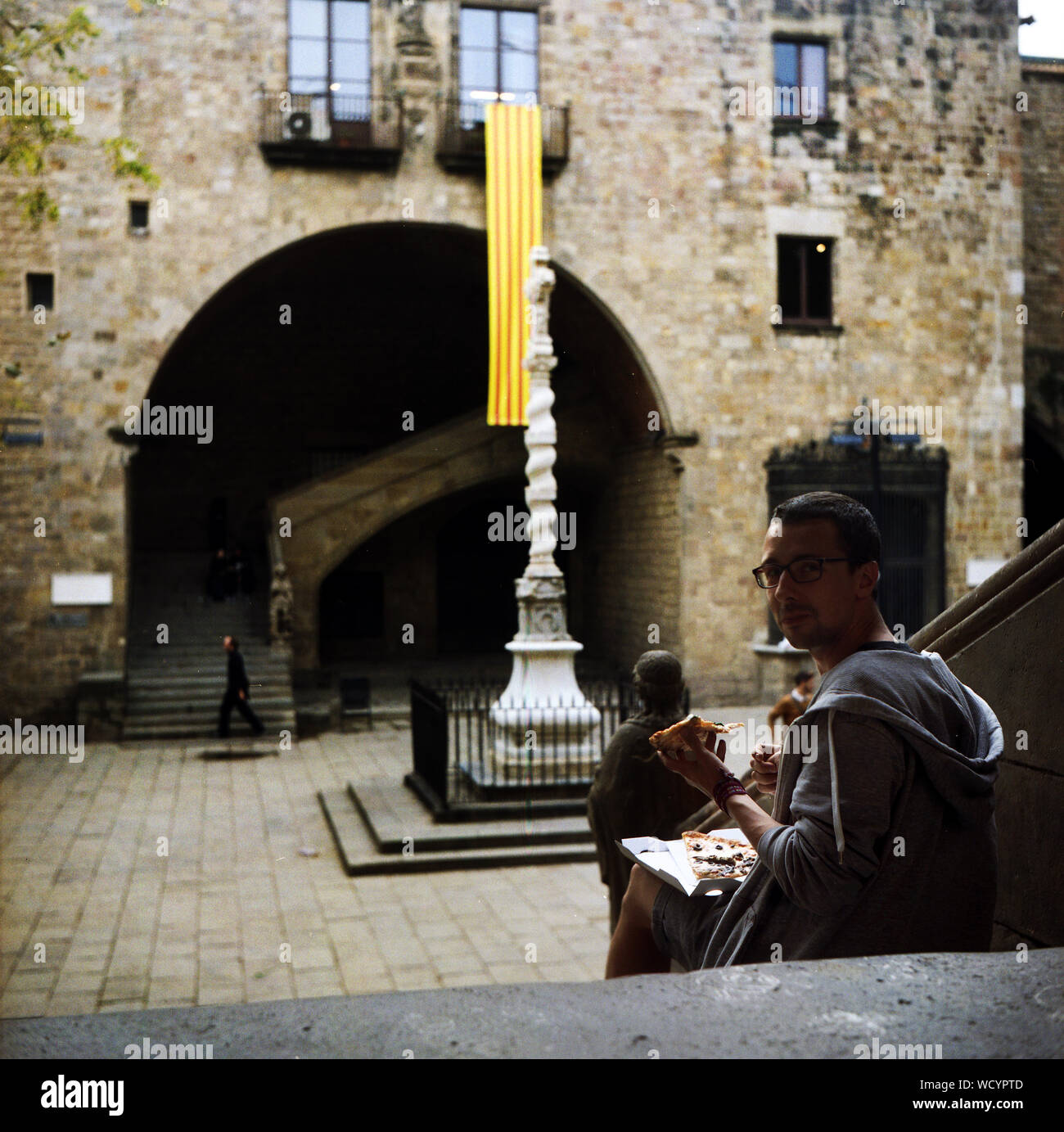 Young people eating in barcelona hi-res stock photography and images ...