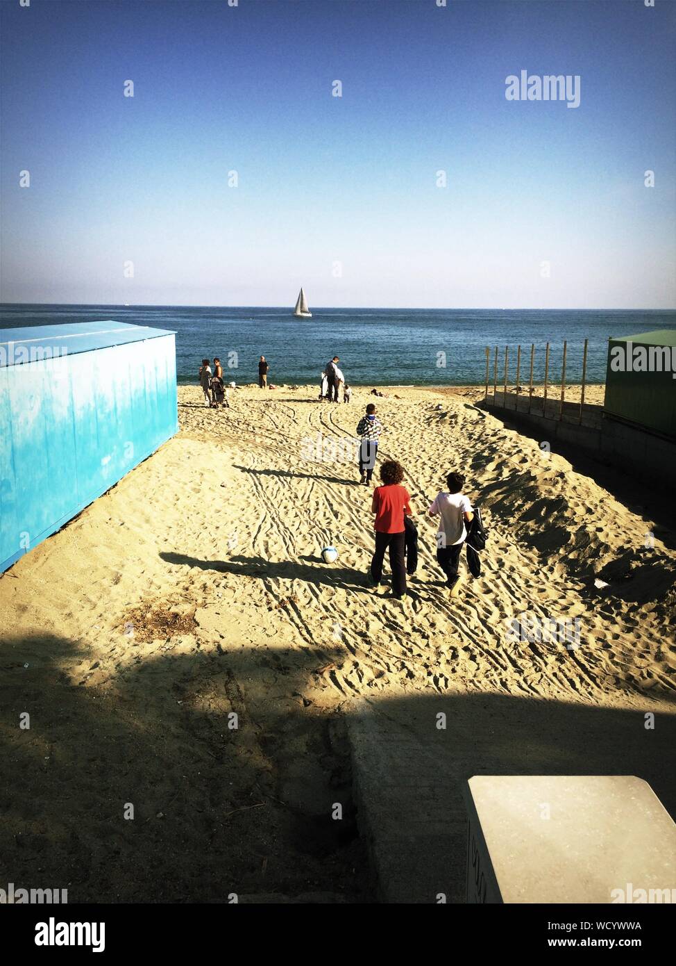 Group walking at beach hi-res stock photography and images - Alamy