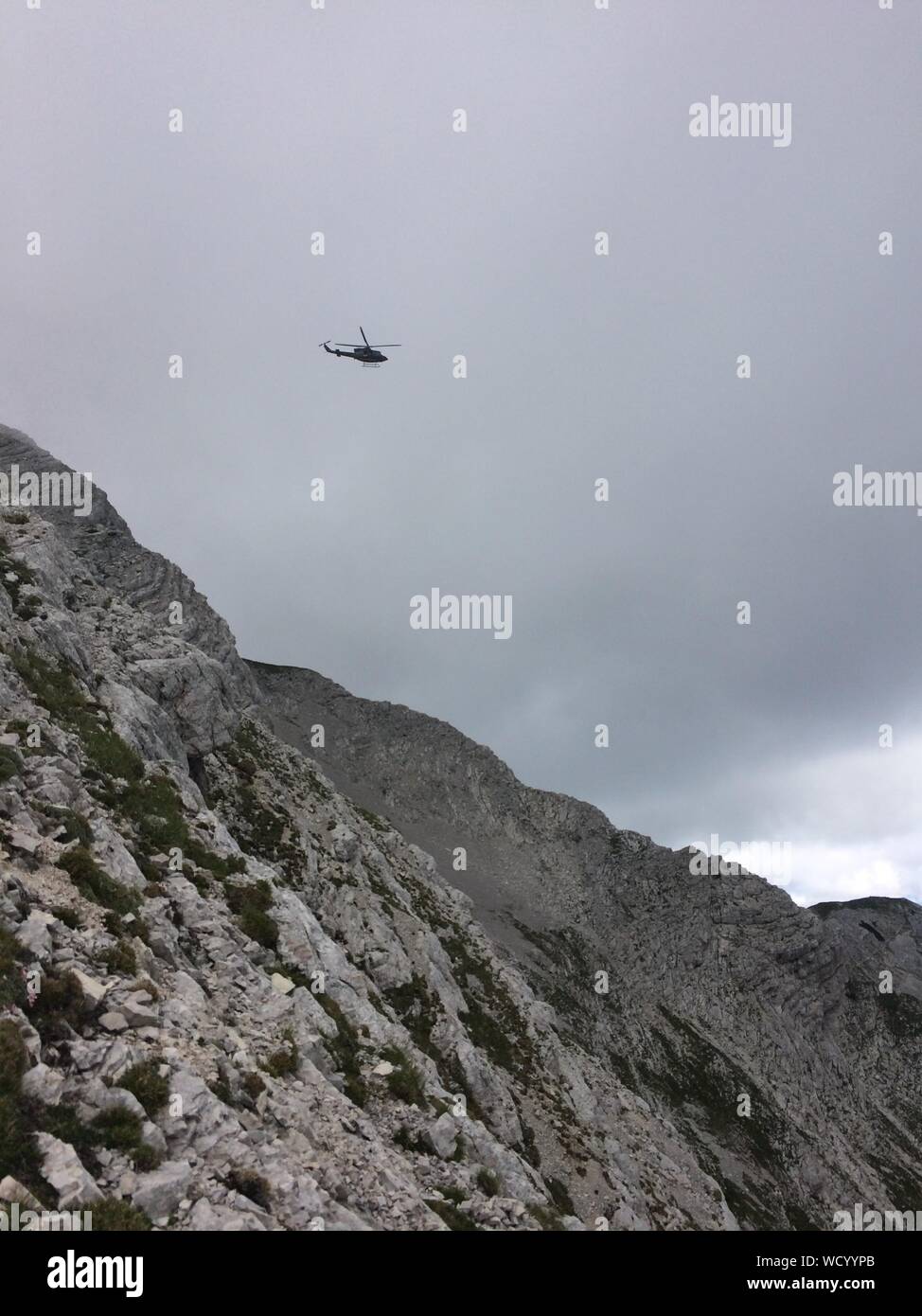 Helicopter flying over mountains hi-res stock photography and images ...