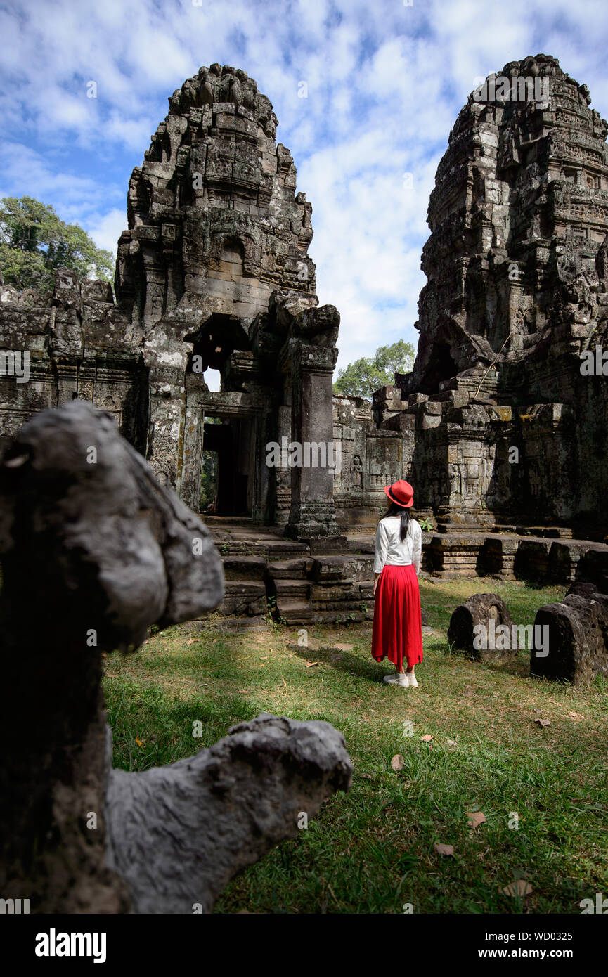 One woman tourist temple hi-res stock photography and images - Alamy